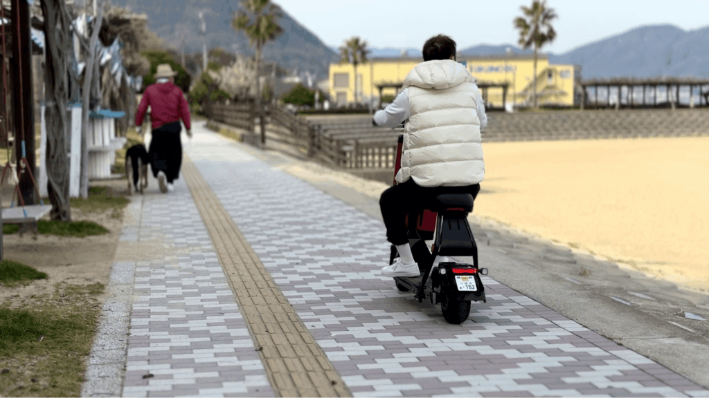 【日本初上陸】太陽光だけで走る未来型モビリティHelioX「AGAO」を自社レビュー